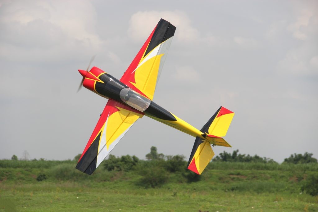 SLICK 74" 1.88M (01) ARF PILOT RC - Intermodel SAS